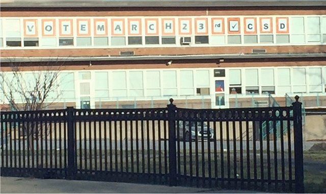 Stubbs Elementary School uses its second floor windows to promote the ...
