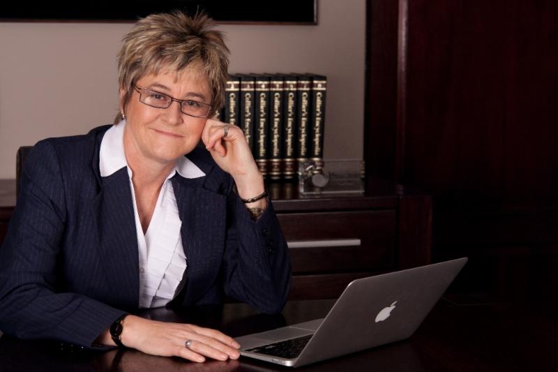 Dr. Mich lle Booysen